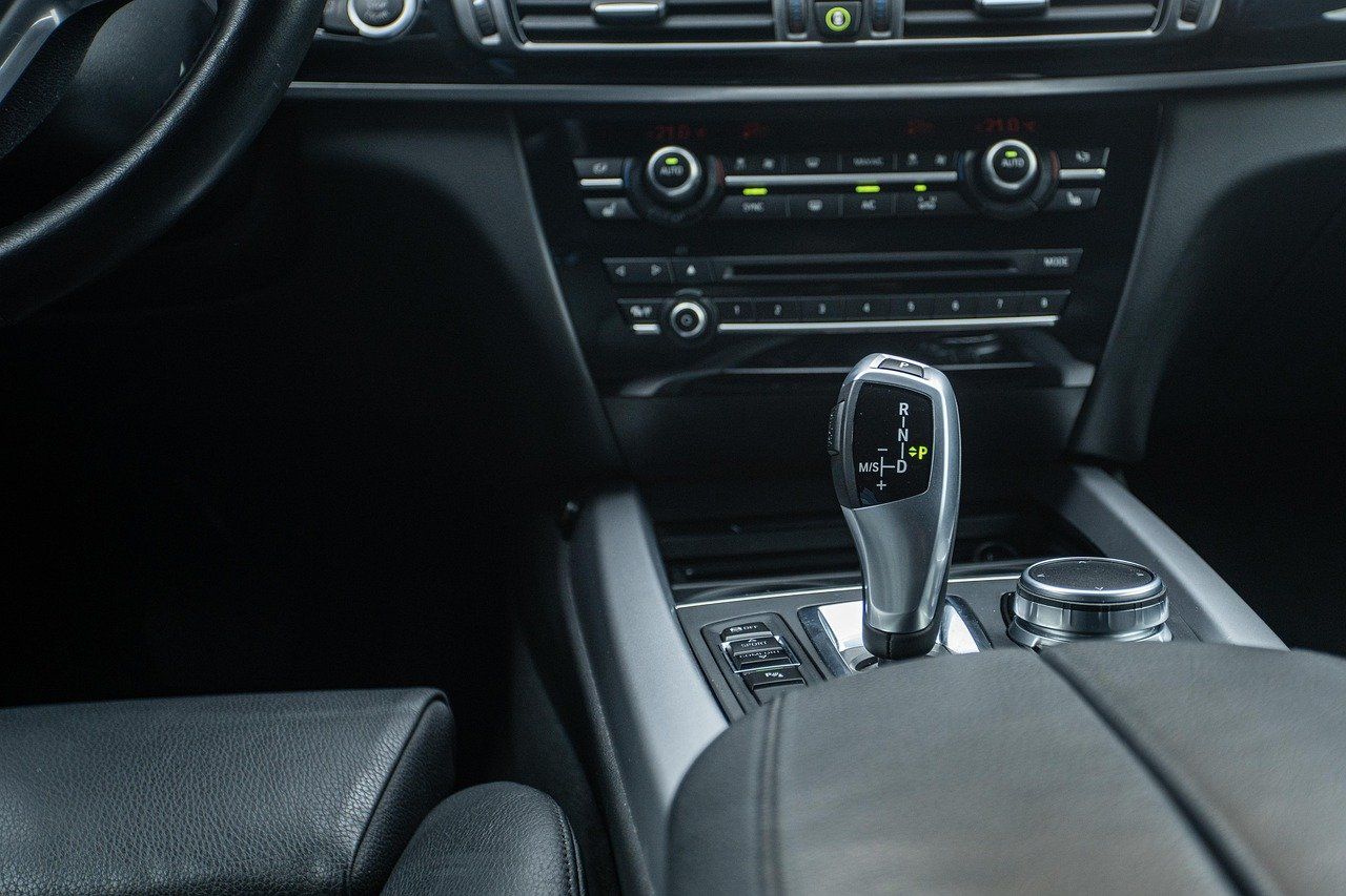 Marchas de los coches automáticos: la guía definitiva